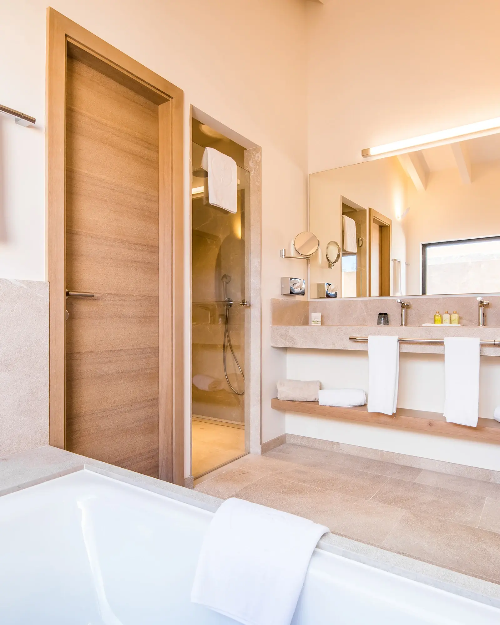 Hinges for hotel design: the interplay of architecture, functionality ...